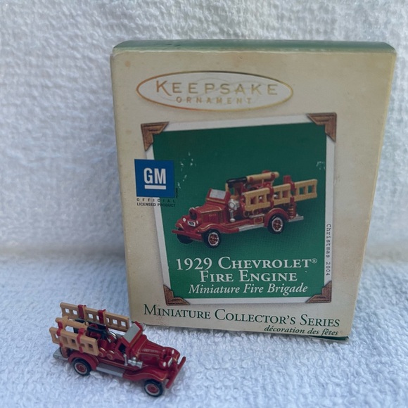 Hallmark | Holiday | Hallmark Miniature Ornament 929 Chevrolet Fire ...